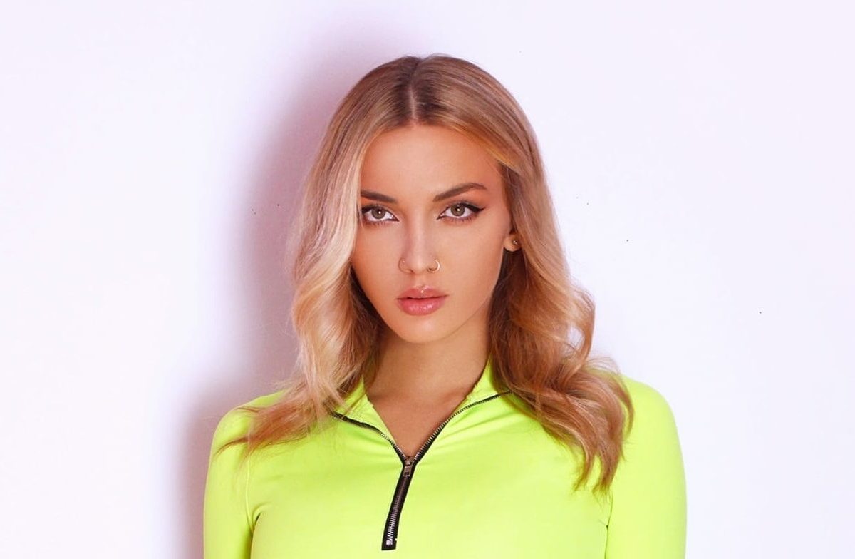 Певица Mary Gu провела концерт на станции метро «Маяковская» - Первый ...